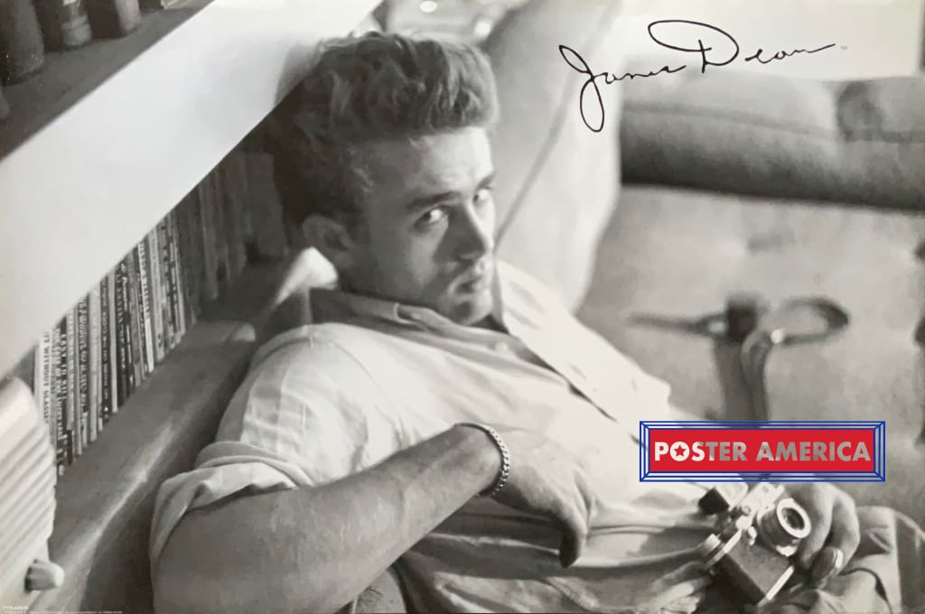 James Dean With Camera And Printed Signature 24 x 36 – PosterAmerica